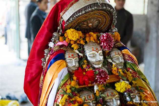 देवताओं का नजराना दस फीसद बढ़ा - Ten per cent of the Gods extended tribute