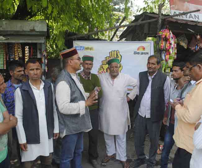 चुनावी चौपाल: जनता बोली-बसें हैं नहीं, फिर छोटे वाहनों की छतों पर न ...