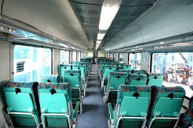 अधिक किराया बना परेशानी, गतिमान एक्सप्रेस को है यात्रियों का इंतजार