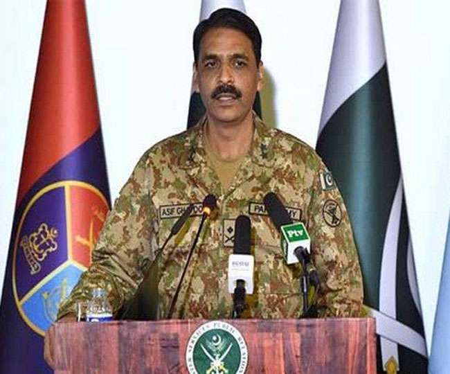 इमरान खान के बाद अब पाकिस्‍तानी सेना ने भी माना कि उसके देश में मौजूद ...