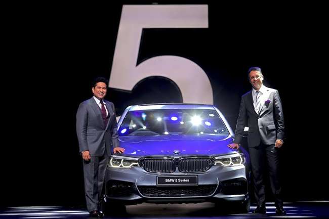 सचिन ने लॉन्च की नई BMW 5 सीरीज कीमत 4990 लाख रुपए से शुरू