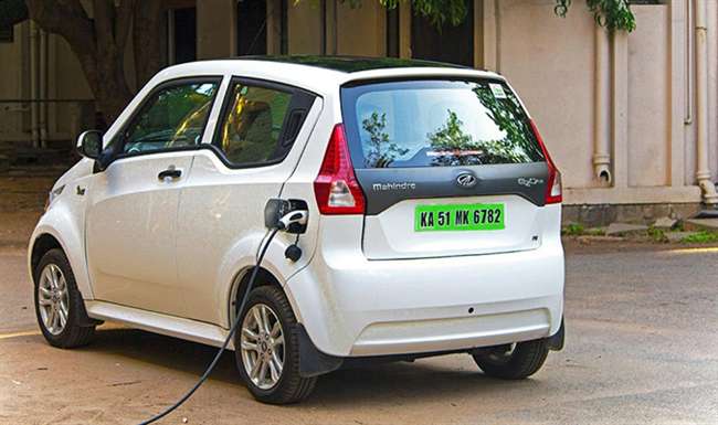 सभी इलेक्ट्रिक वाहनों की नंबर प्लेट का होगा हरा रंग, टोल और पार्किंग ...