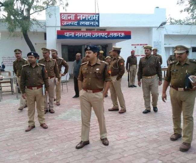 SSP ने किया थाने का औचक निरीक्षण, किसी को इनाम तो किसी को मिली फटकार ...