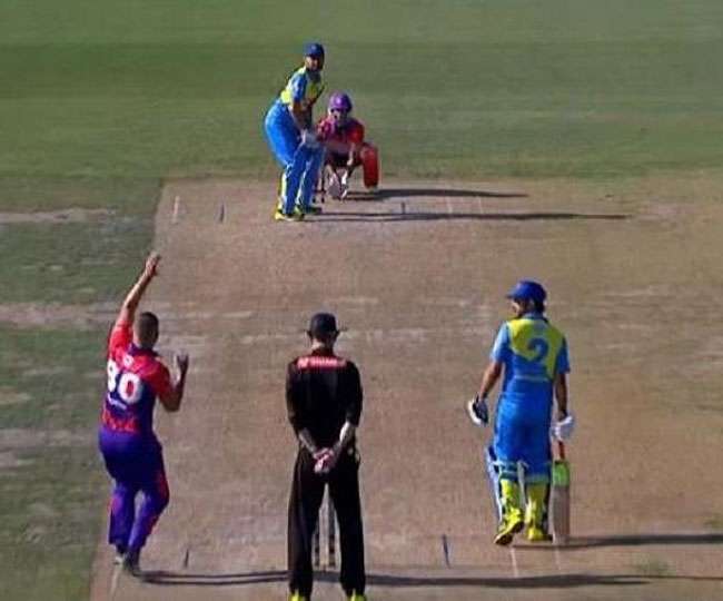 इनकी गेंदबाजी एक्शन देखकर आप हंसते-हंसते हो जाएंगे लोट-पोट, 40 की उम्र ...