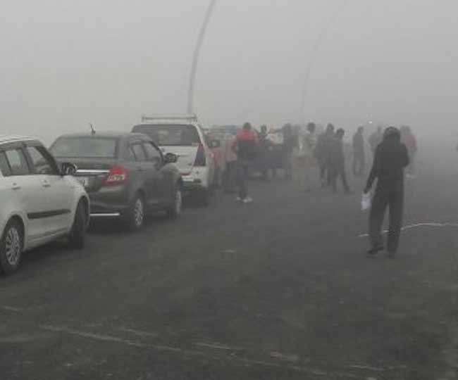 यूपी के घने कोहरे में एक्सप्रेस वे पर टकराए छह वाहन, 15 की मौत