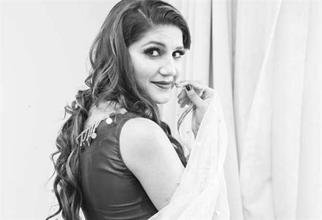 Sapna Chaudhary Instagram photo नए साल पर शेयर की खूबसूरत तस्वीर फैशन ...