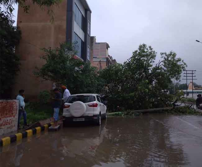 तस्वीरों में देखिए... बारिश से पानी-पानी हुआ अंबाला, मुख्य सड़कों में ...