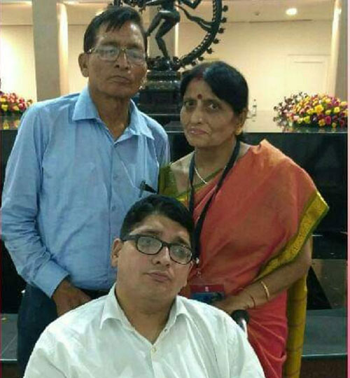 सौ फीसद दिव्यांग विवेक एमबीए, एलएलएम के बाद कर रहे पीएचडी, मिले कई ...