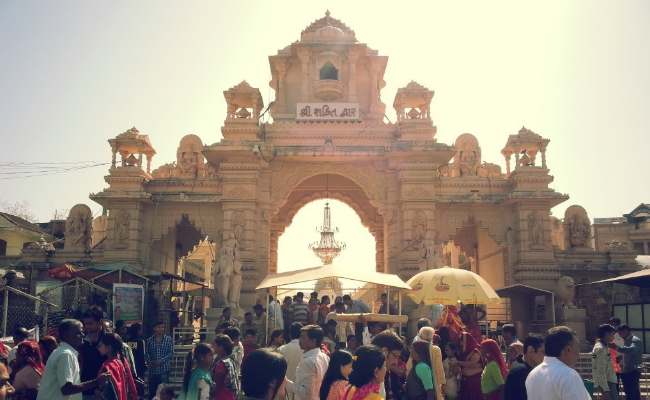 देश के 51 शक्तिपीठों में से एक है अम्बाजी मंदिर, जहां नहीं है मां की ...