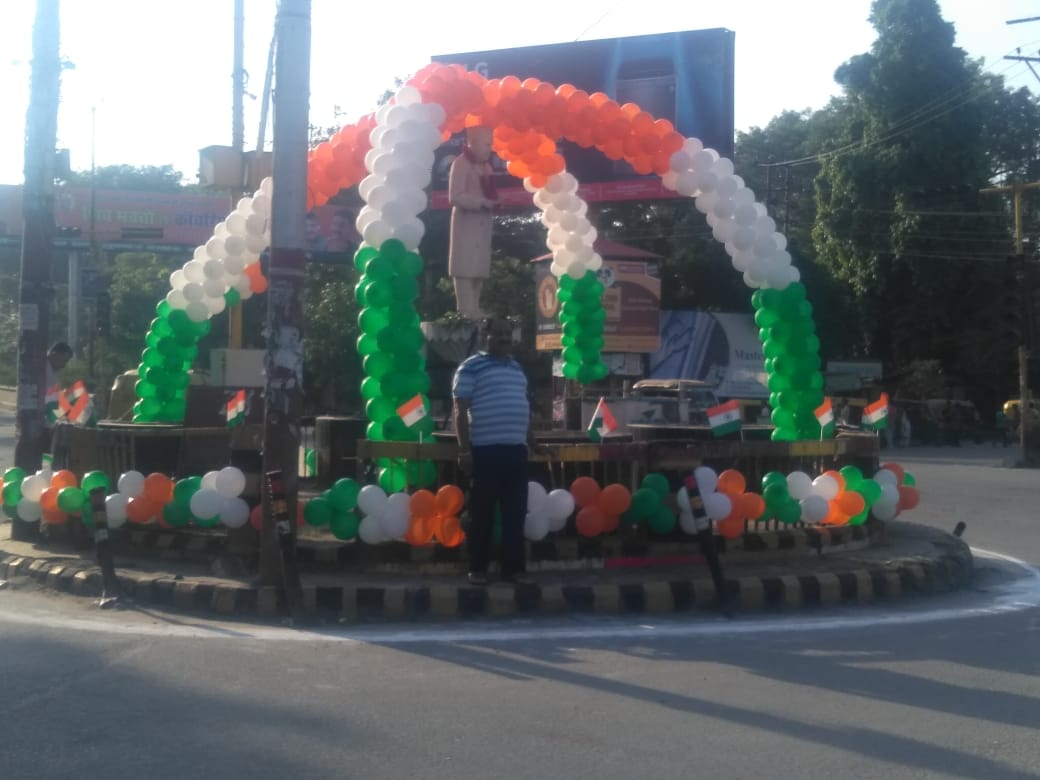 Independance Day : बरेली के डीएम ने इस स्वतंत्रता सेनानी की मजार पर ...