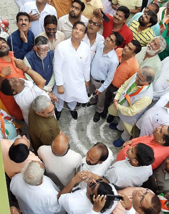 Independance Day : बरेली के डीएम ने इस स्वतंत्रता सेनानी की मजार पर ...