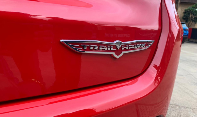 Jeep Compass के लिए क्यों जरूरी है Trailhawk बैज? देखें Kevin Flynn के ...