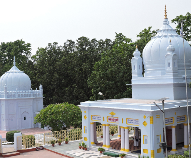 मगहर से राजनीतिक प्रतिद्वंद्वियों को जवाब, भाजपा का सहारा बन सकते कबीर ...