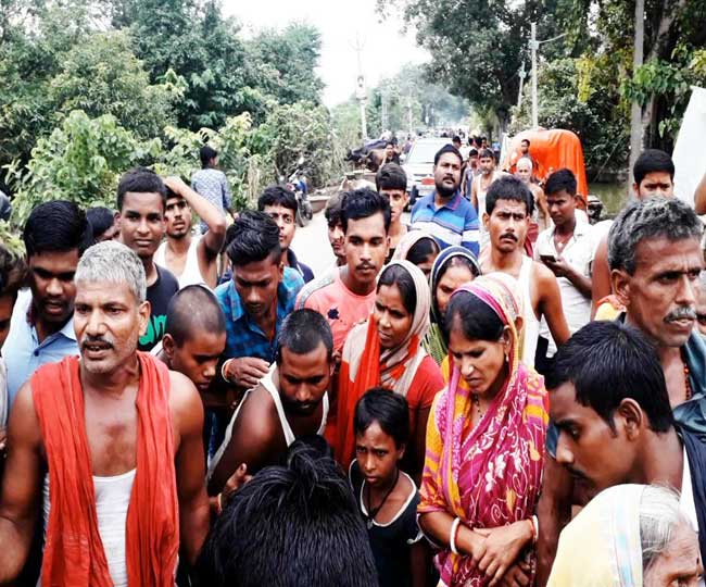 Flood in Bihar: भागलपुर में बाढ़ पीड़ितों ने किया SDM पर हमला, मधेपुरा ...