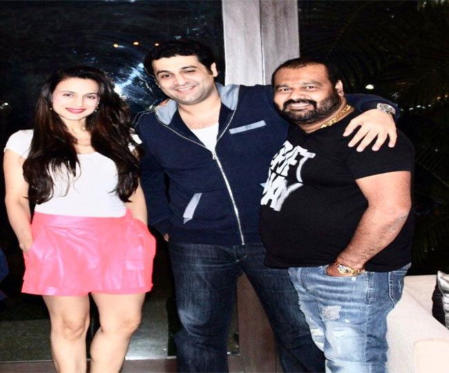 Amisha Patel: अभिनेत्री अमीषा पटेल के खिलाफ गिरफ्तारी का वारंट ...