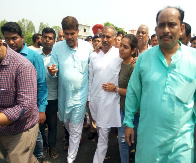 ट्रक ने कार को मारी टक्‍कर, कैबिनेट मंत्री अरविंद पांडेय के बेटे समेत ...