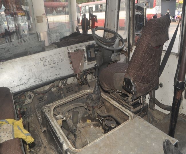 जरा संभलकर! रास्ते में यूं बेबस हो सकती हैं आपकी भी बस - bad condition ...