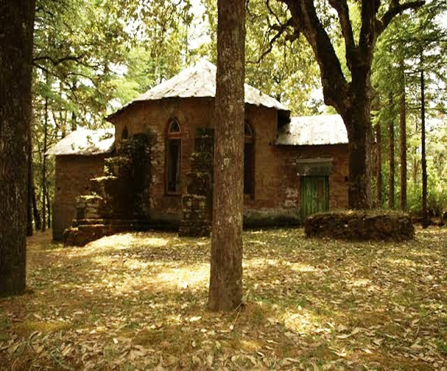 इस खूबसूरत नजारे वाले चर्च में क्रिसमस पर भी रहता है सन्‍नाटा, जानिए ...