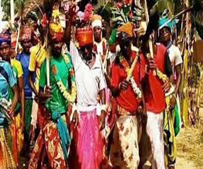 नृत्य की यह विधा है खास, साड़ी की धोती पहनकर थिरकते हैं आदिवासी युवा