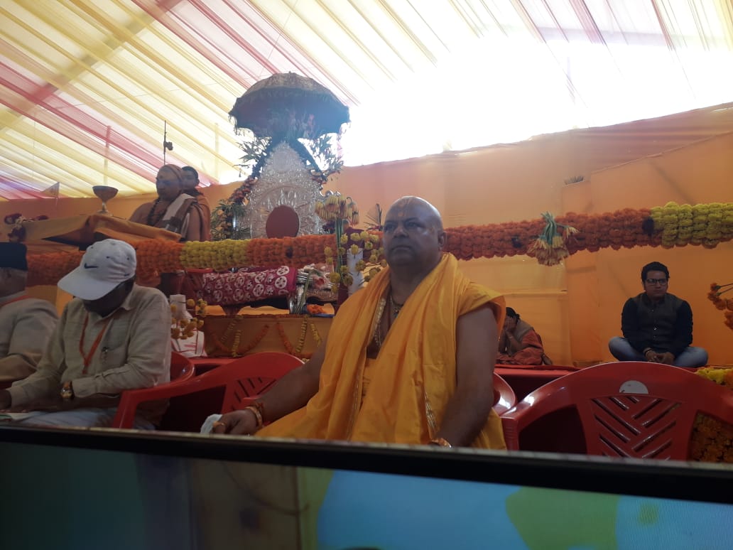 परम धर्म संसद के दूसरे दिन पहले सत्र में राम मंदिर निर्माण पर काशी में ...