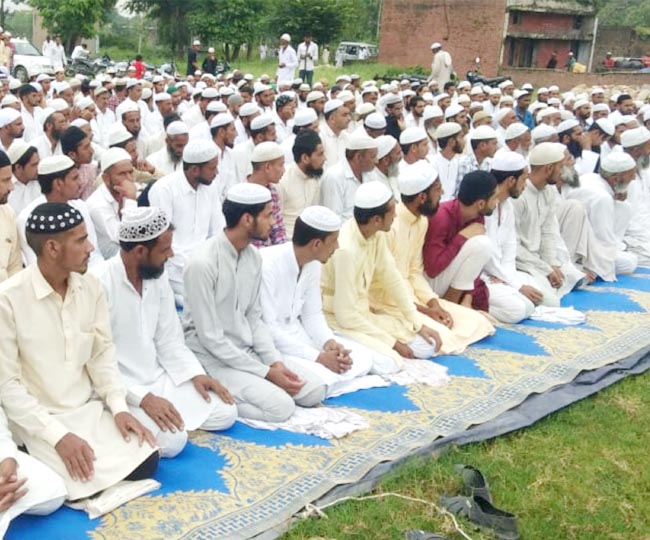 Bakra Eid 2019: मांगी अमन-चैन की दुआ, तस्वीरों में देखिए ईद-उल-जुहा की ...