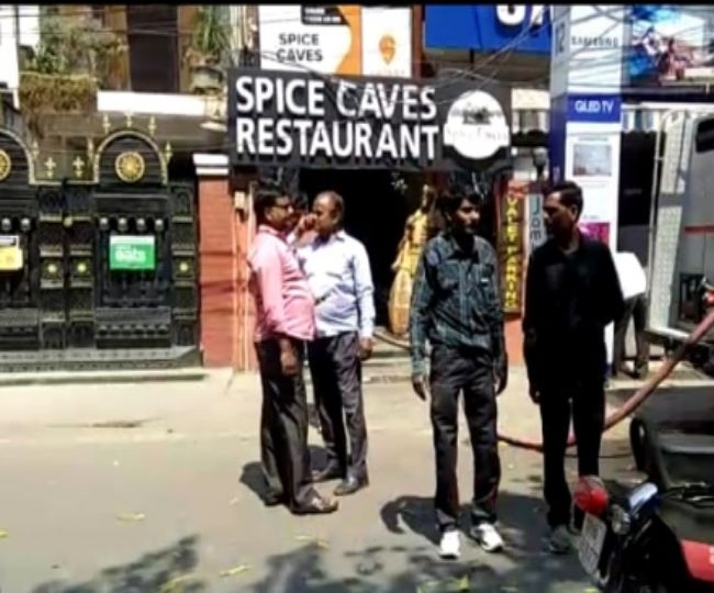 लखनऊ: रेस्टोरेंट में शार्ट सर्किट से लगी आग, बाल-बाल बचे ग्राहक - Fire ...