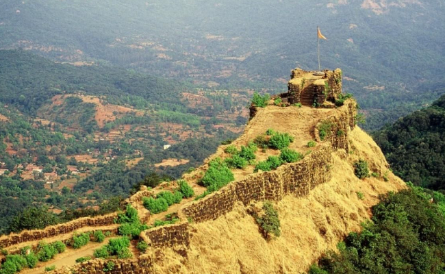 सात सुनहरी पहाड़ियों से घिरे महाराष्ट्र की यह जगह समेटे हुए है अनोखा ...