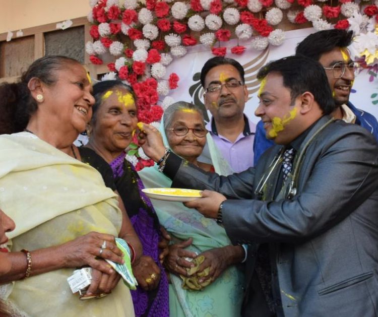 ठहाकों के बीच 'लाल-पीले' हो गए भाबीजी घर पर हैं... के डॉक्टर साहब ...