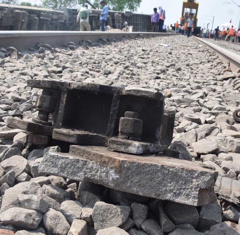 पूर्वा एक्सप्रेस हादसे में अब मुख्य संरक्षा आयुक्त करेंगे जांच, एटीएस ...