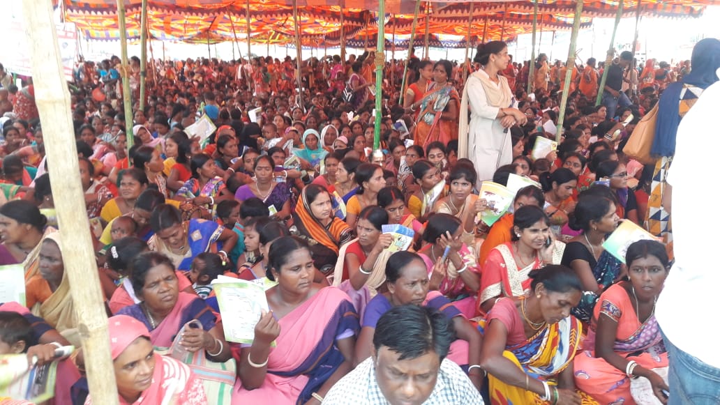 CM ने Hemant Soren के विधानसभा क्षेत्र में लगाई जनचाैपाल, आदिवासी जमीन ...
