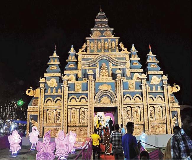 Durga puja 2019 : कहीं पंडाल की भव्यता, कहीं मेले का आनंद तो कहीं कृपा ...