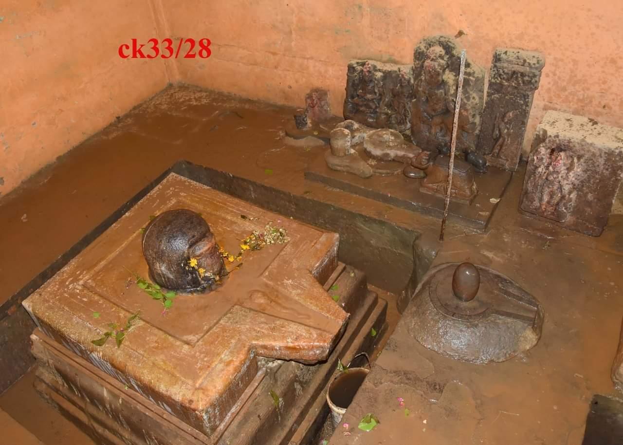 30 फीट की गहराई पर मिला भव्य शिवलिंग, कारिडोर में मलबे से मुक्त हुए ...
