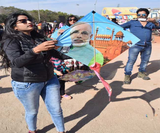 मकर संक्रांति पर रांची में मोदी पतंग का जलवा - makar sankranti ...