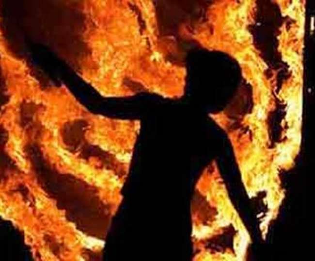 हैदराबाद में दिल दहला देने वाली घटना, पुलिस थाने के बाहर महिला ने खुद ...