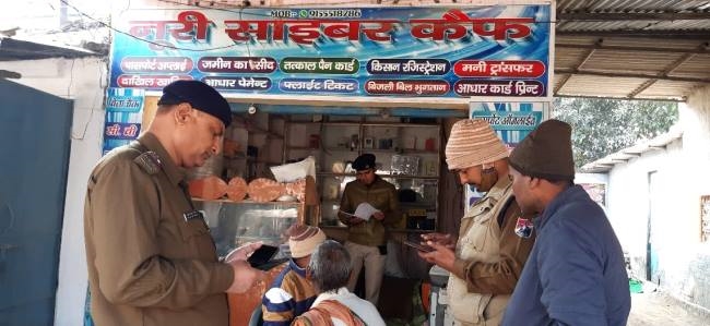 साइबर कैफे में छापेमारी, लैपटॉप, नकद व टिकट जब्त - Raids in cyber cafes ...