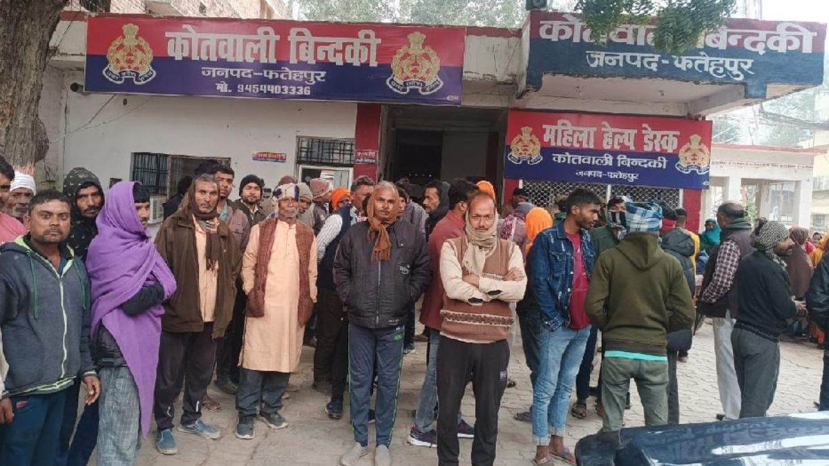 प्रधान के पति ने पहनी जूतों की माला, नजारा देख पुलिस भी रह गई हैरान; इस ...