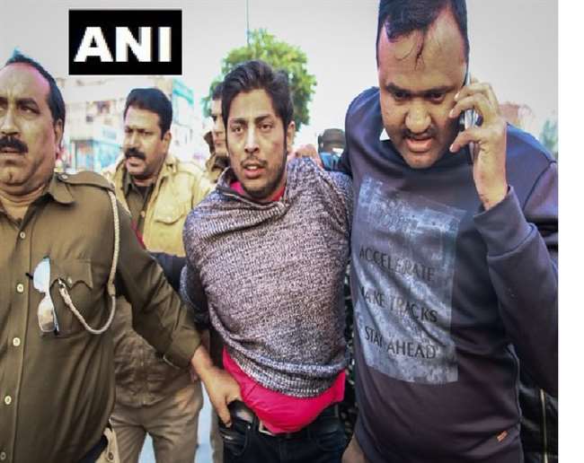 Firing in Shaheen Bagh: शाहीन बाग में चली गोली, विरोध में महिलाओं ने ...