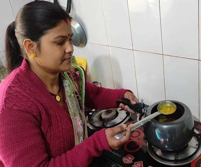 कांस्टेबल सोनिया से यू-ट्यूब पर सीखिये लजीज पहाड़ी व्यंजन बनाना - Learn ...