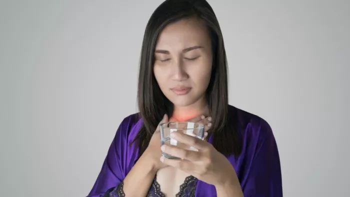 Burning Throat Remedies: गले में जलन से राहत दिलाने में काफी असरदार हैं ...
