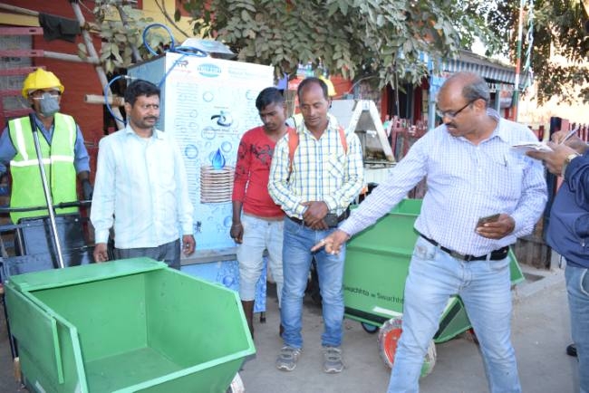 नवादा रेलवे स्टेशन पर लगा नेचुरल वाटर कुलर