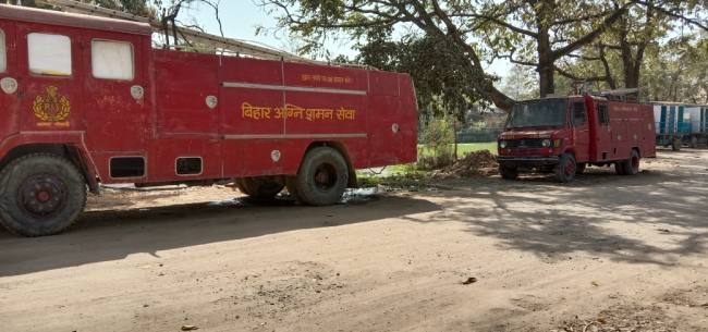 चार बड़ी अग्निशमन गाड़ियों के भरोसे जिले की 17 लाख आबादी - fire brigade ...