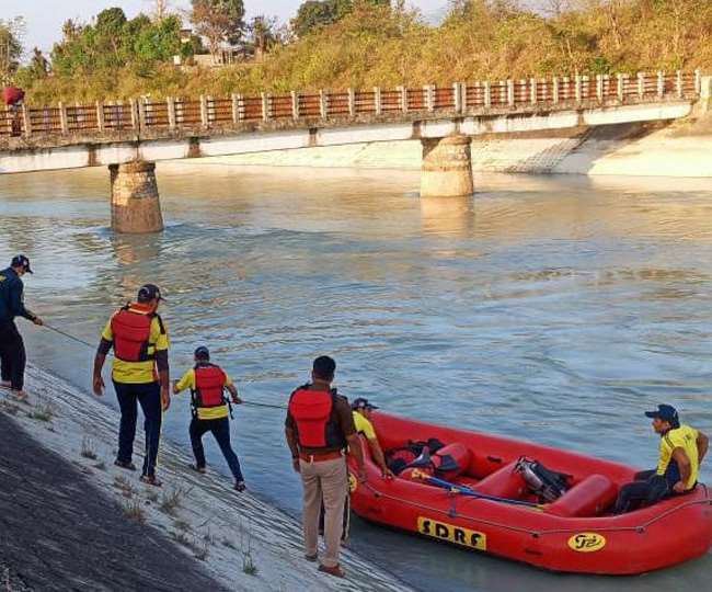 हरिद्वार का युवक चीला नहर में कूदा एसडीआरएफ और जल पुलिस कर रही उसकी ...
