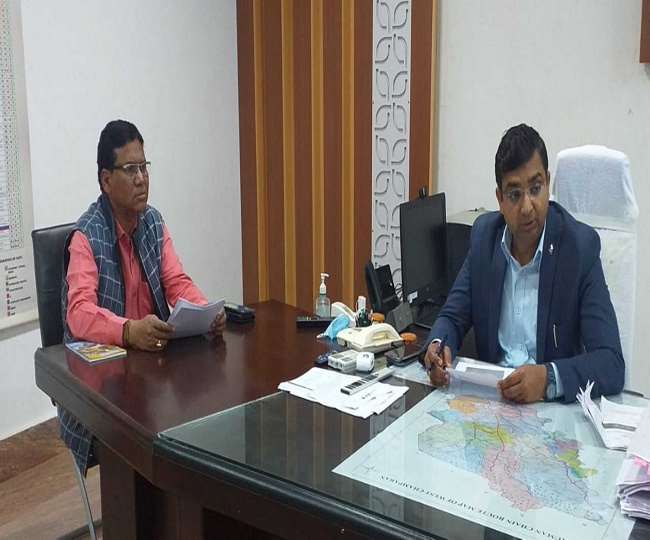 West Champaran : आयुष्मान भारत योजना से लाभुकों को ससमय उपलब्ध कराएं ...