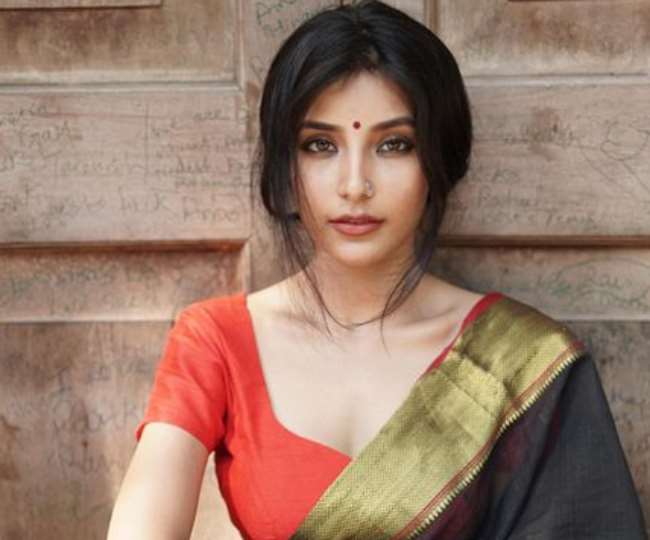 Mirzapur के गुड्डू पंडित की बहन ने कराया बेहद ही बोल्ड फोटेशूट ...