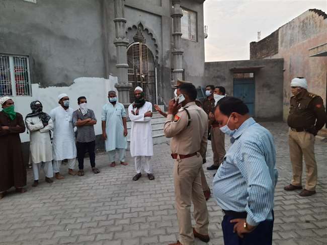 Lockdown in Badaun : यूपी के बदायूं जिले में मस्जिद-मदरसों में छापामारी ...