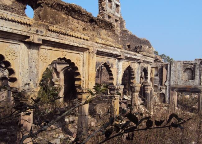 सदियों से कौतूहल का केंद्र है विजयगढ़ दुर्ग का तिलिस्म - The ...