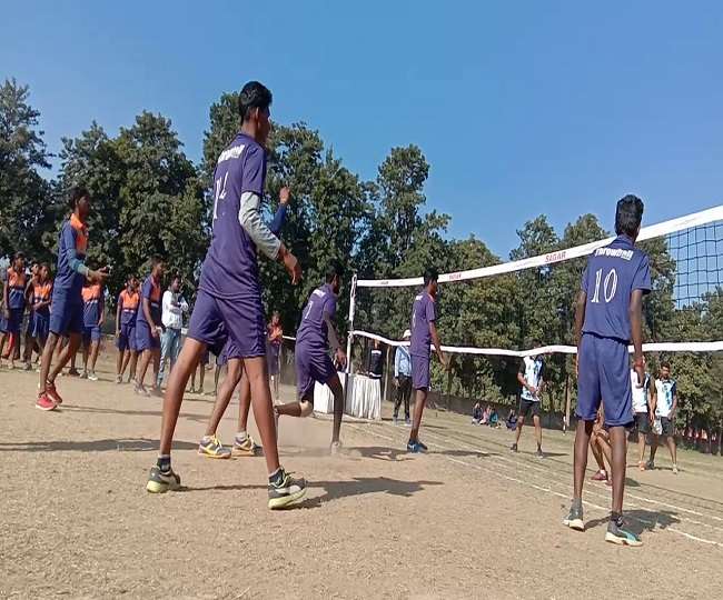 सीनियर नेशनल थ्रो बॉल के लिए अपनी प्रतिभा को निखार रहे कानपुर के होनहार ...
