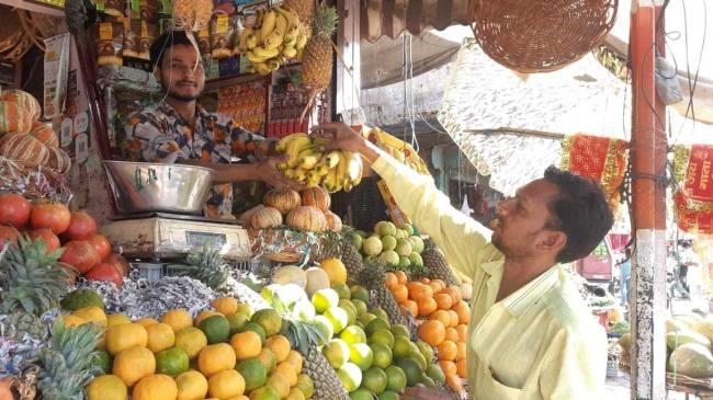 नवरात्र पर फल महंगे, आलू के भाव में भी तेजी - Fruits became expensive ...
