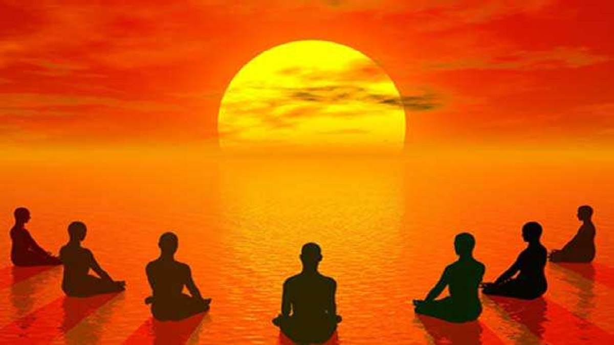 Surya Dev Puja: सभी कार्यों में सिद्धि पाने के लिए रविवार के दिन ऐसे ...