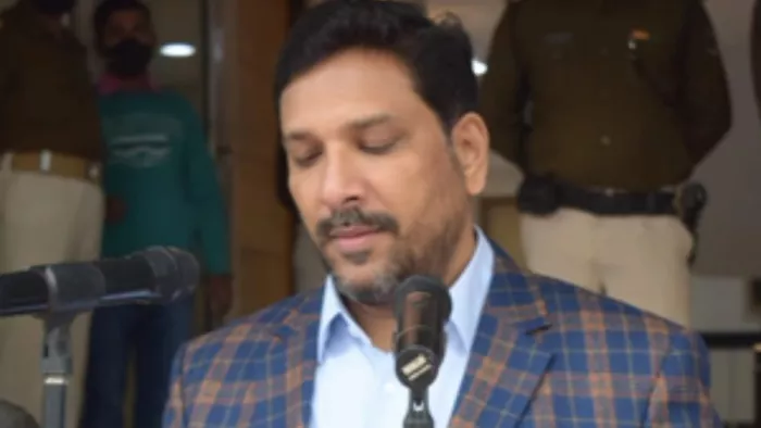 IAS Sanjeev Hans: आईएएस संजीव हंस और ठेकेदार रिशु के खिलाफ नया मुकदमा ...